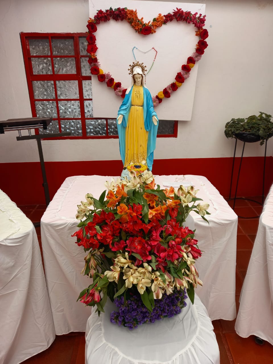 Celebración día de la Virgen María - GimnasioCampestreLosRobles